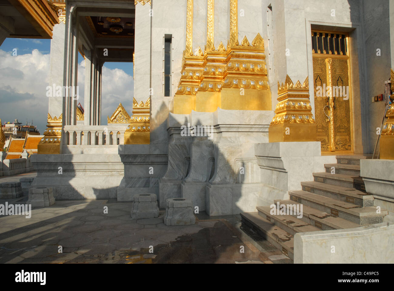 Wat Traimit, Temple of Golden Buddha, Bangkok, Thailand Stock Photo - Alamy