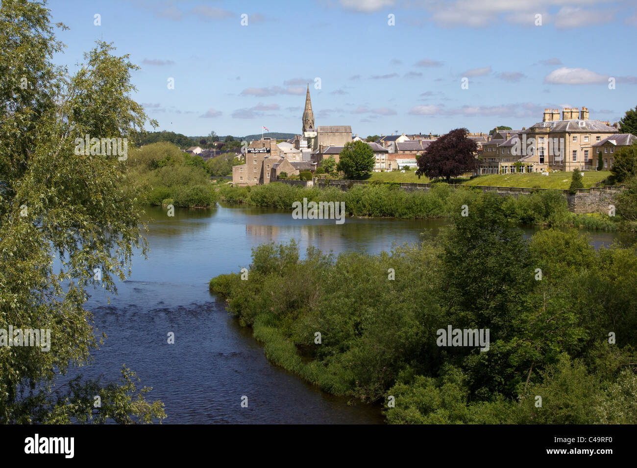 Kelso town bridge river tweed hi-res stock photography and images - Alamy