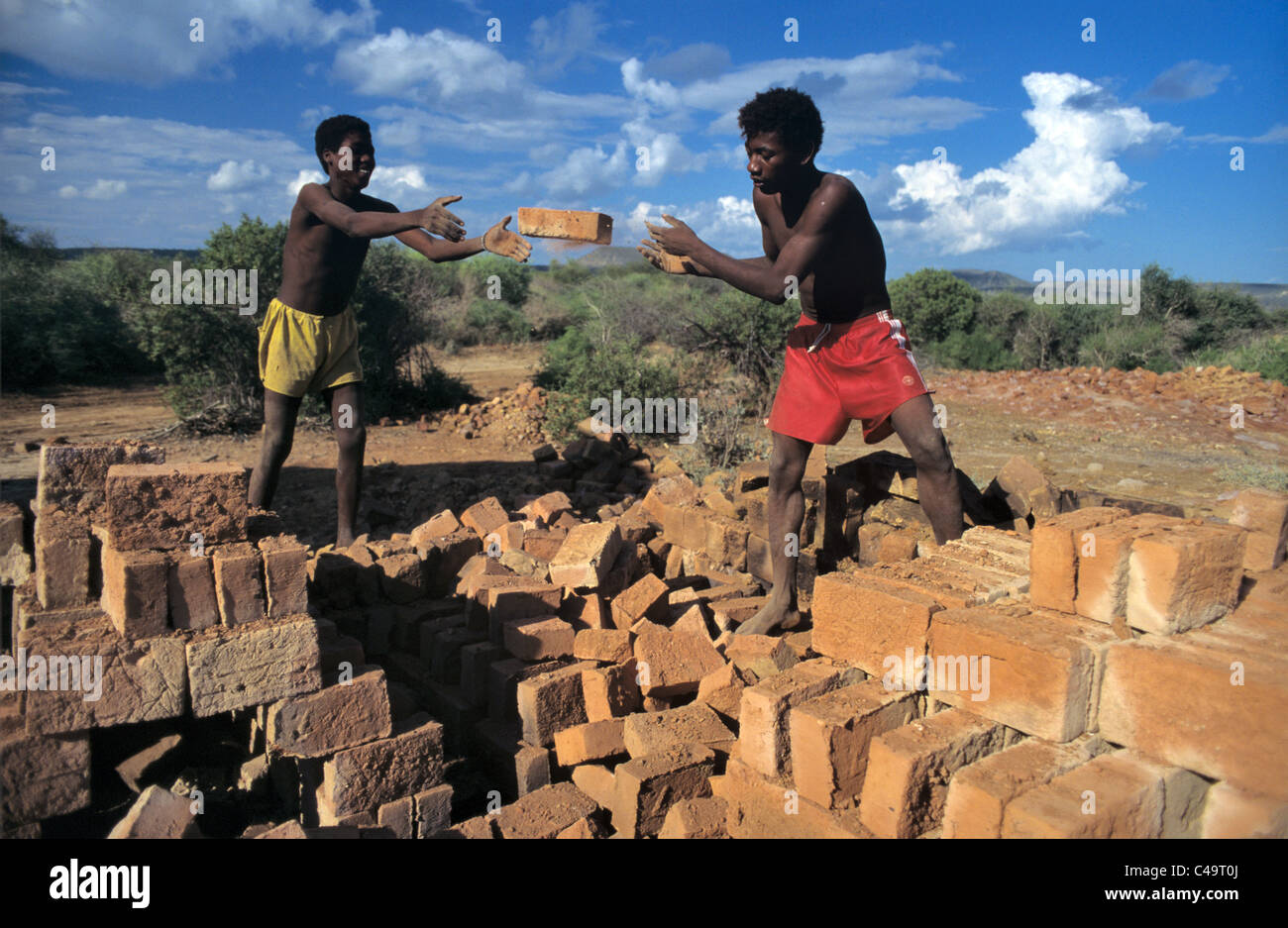Bricks workers hi-res stock photography and images - Alamy