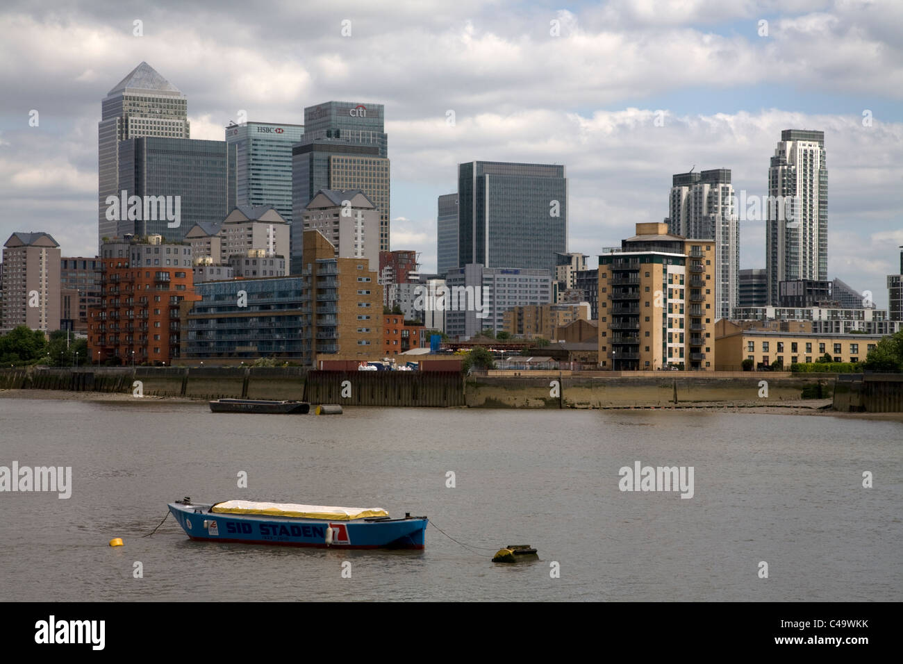 river thames docklands london england Stock Photo - Alamy
