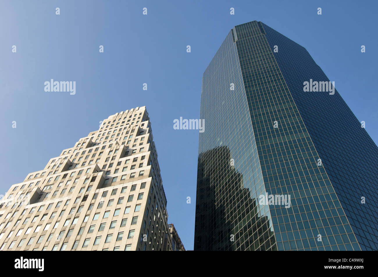Two skyscrapers from below hi-res stock photography and images - Alamy