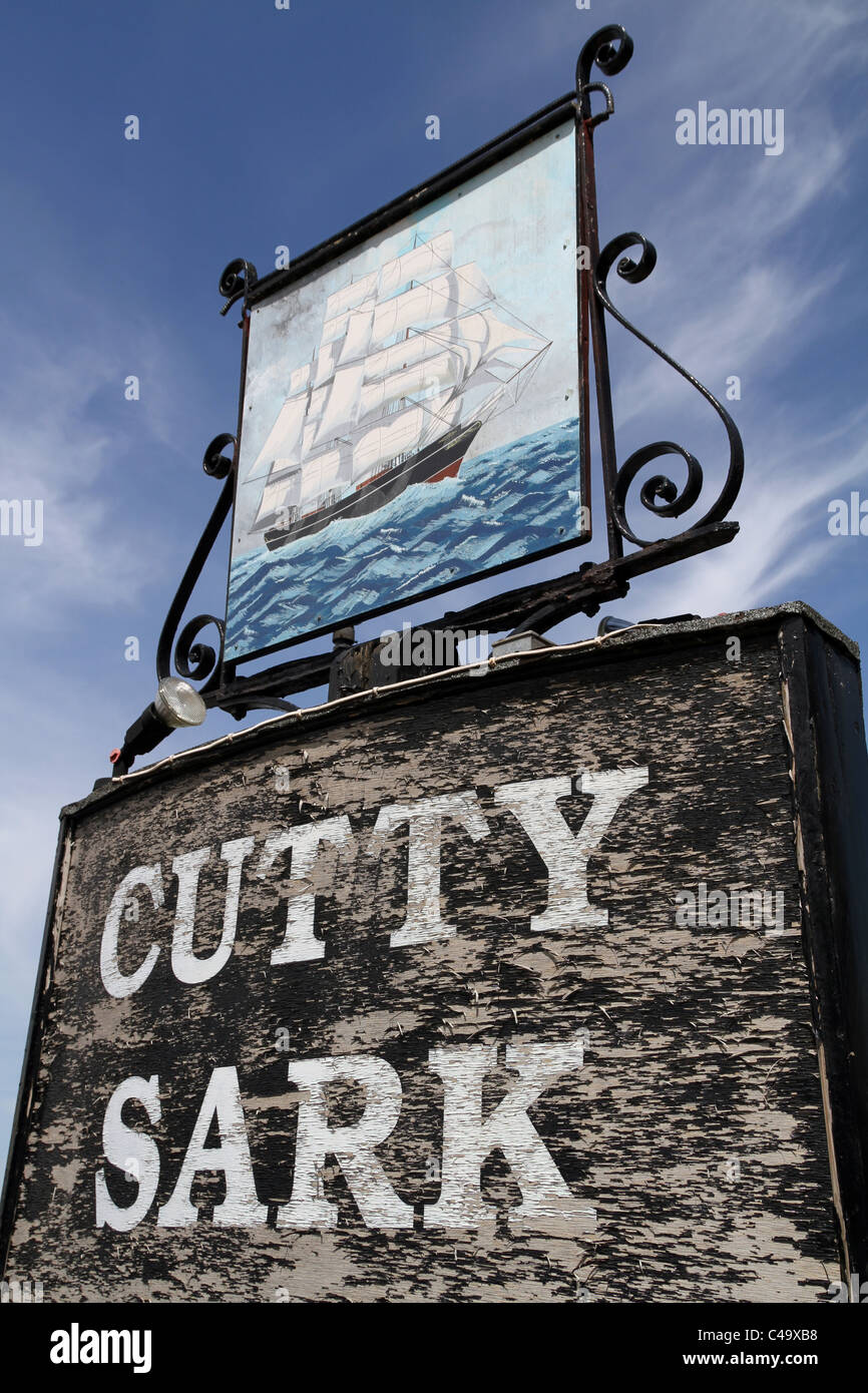 UK. THE OLD CUTTY SARK PUB BY RIVER THAMES IN GREENWICH, LONDON Stock ...
