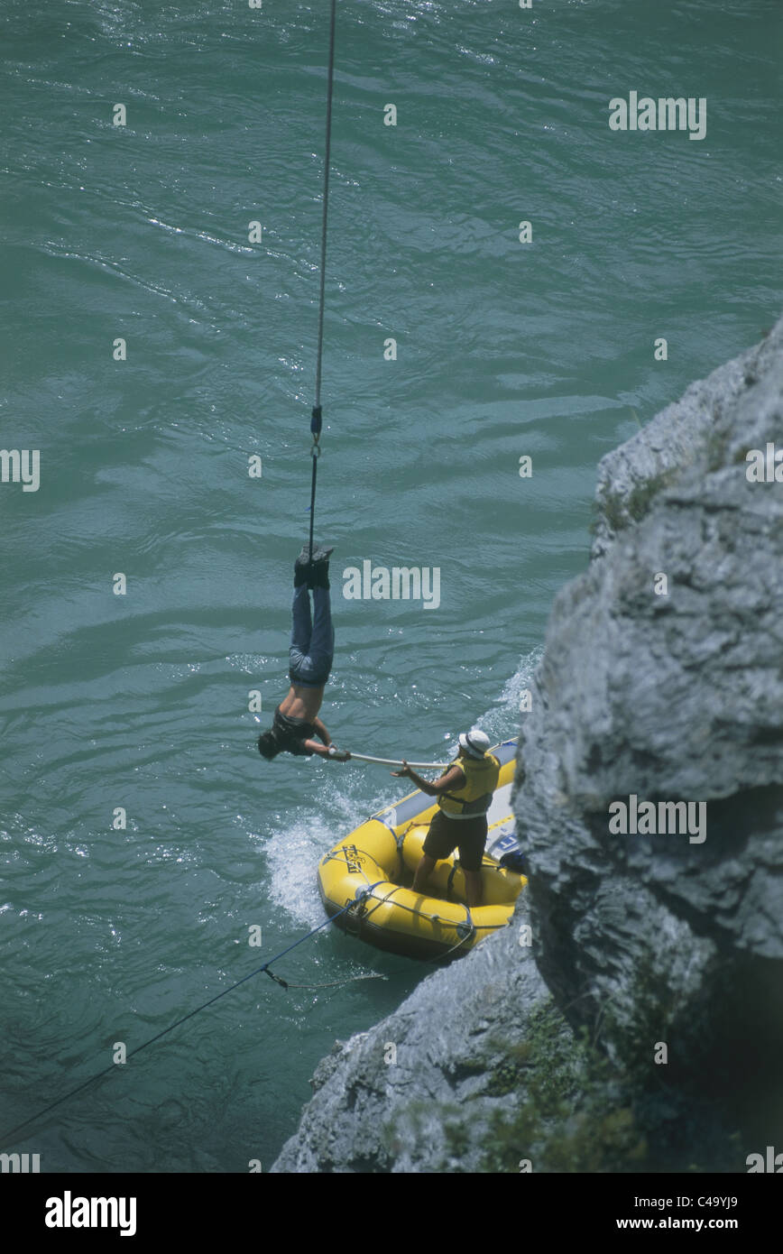 Photograph of a man doing a bungee jump in New Zealand Stock Photo - Alamy