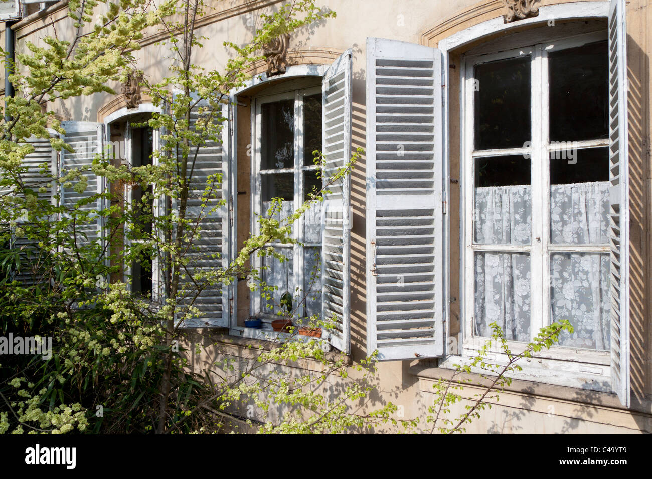 External shutters hi-res stock photography and images - Alamy