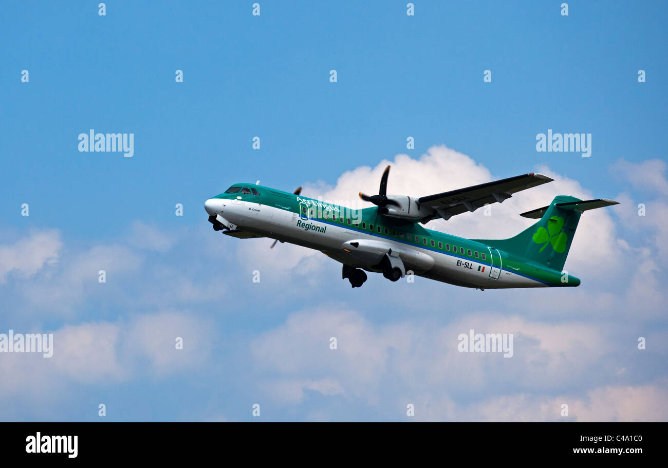 Aer Lingus airplane aeroplane in flight Stock Photo - Alamy