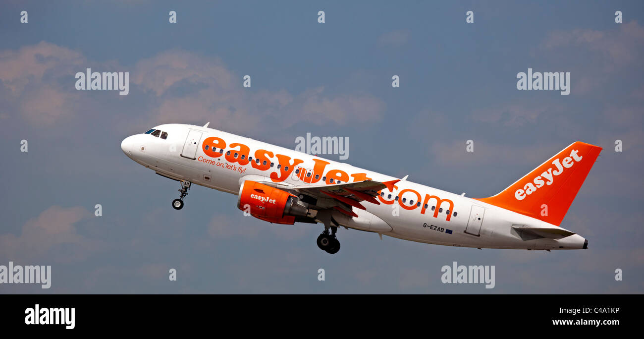 Easy Jet airplane aeroplane in flight Stock Photo - Alamy