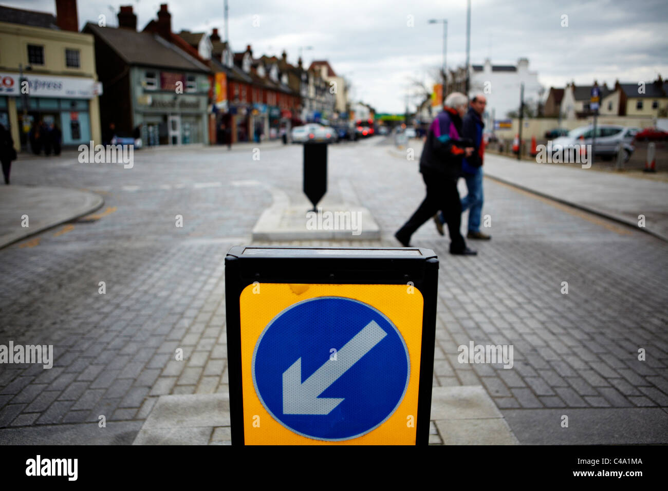 Keep on the left sign hi-res stock photography and images - Alamy
