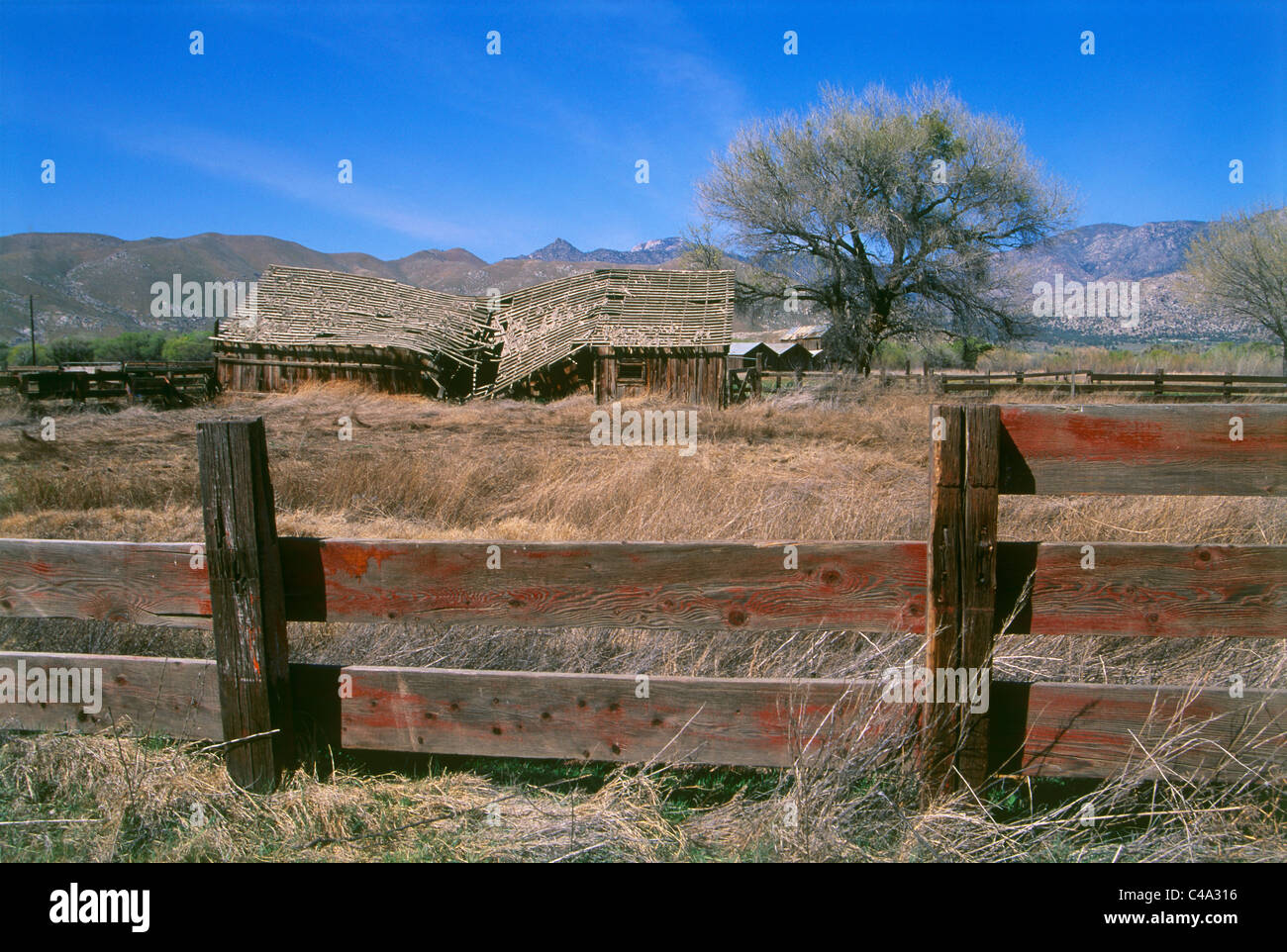 Photograph of a deserted farm Stock Photo - Alamy