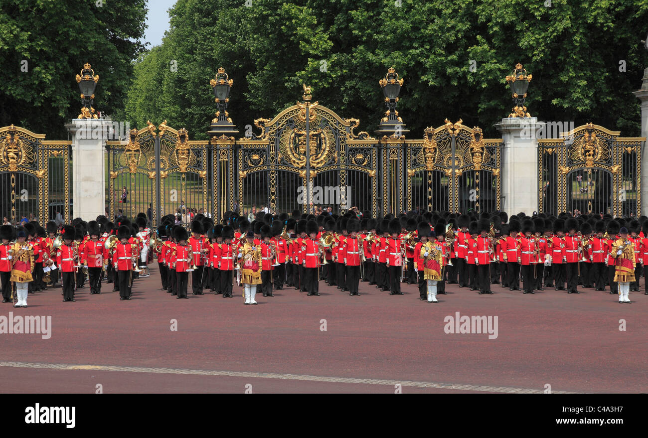 Grenadier guards uniform hi-res stock photography and images - Alamy