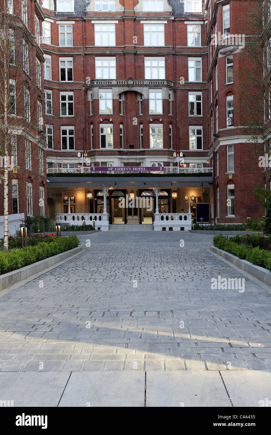 Caxton street hi-res stock photography and images - Alamy