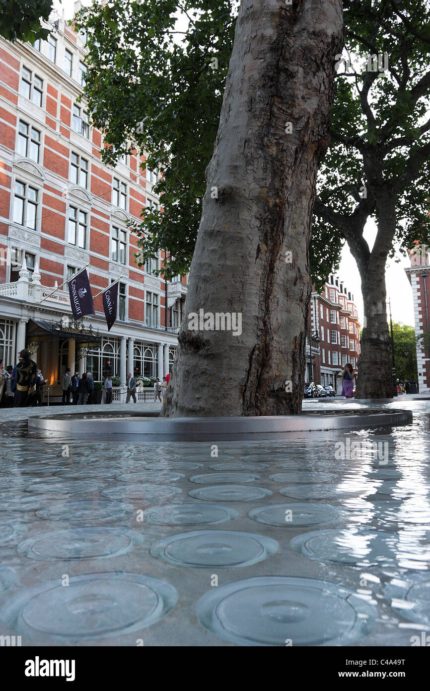 The connaught hotel london exterior hi-res stock photography and images ...