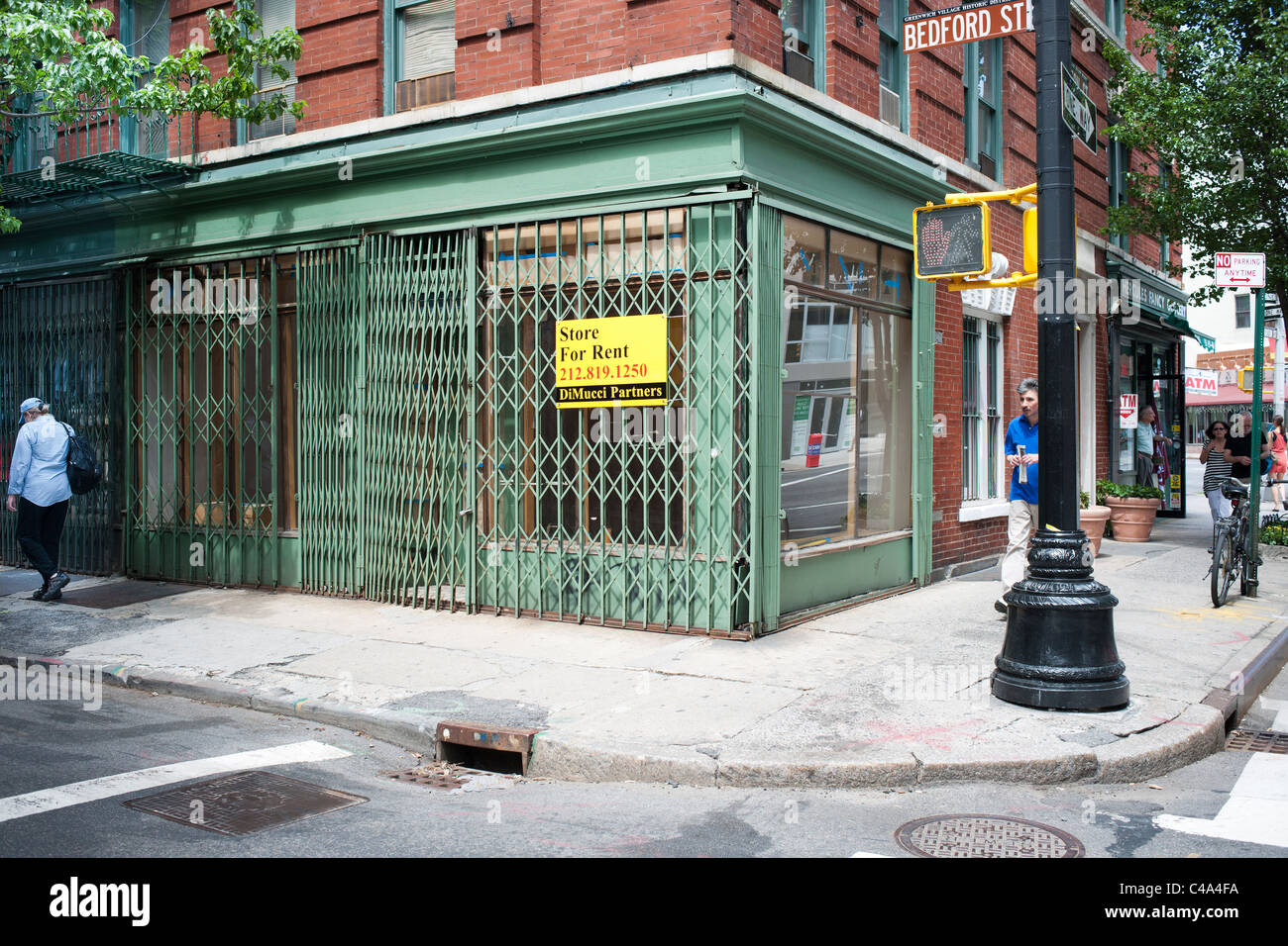 A vacant retail space in the Greenwich Village neighborhood of New York ...