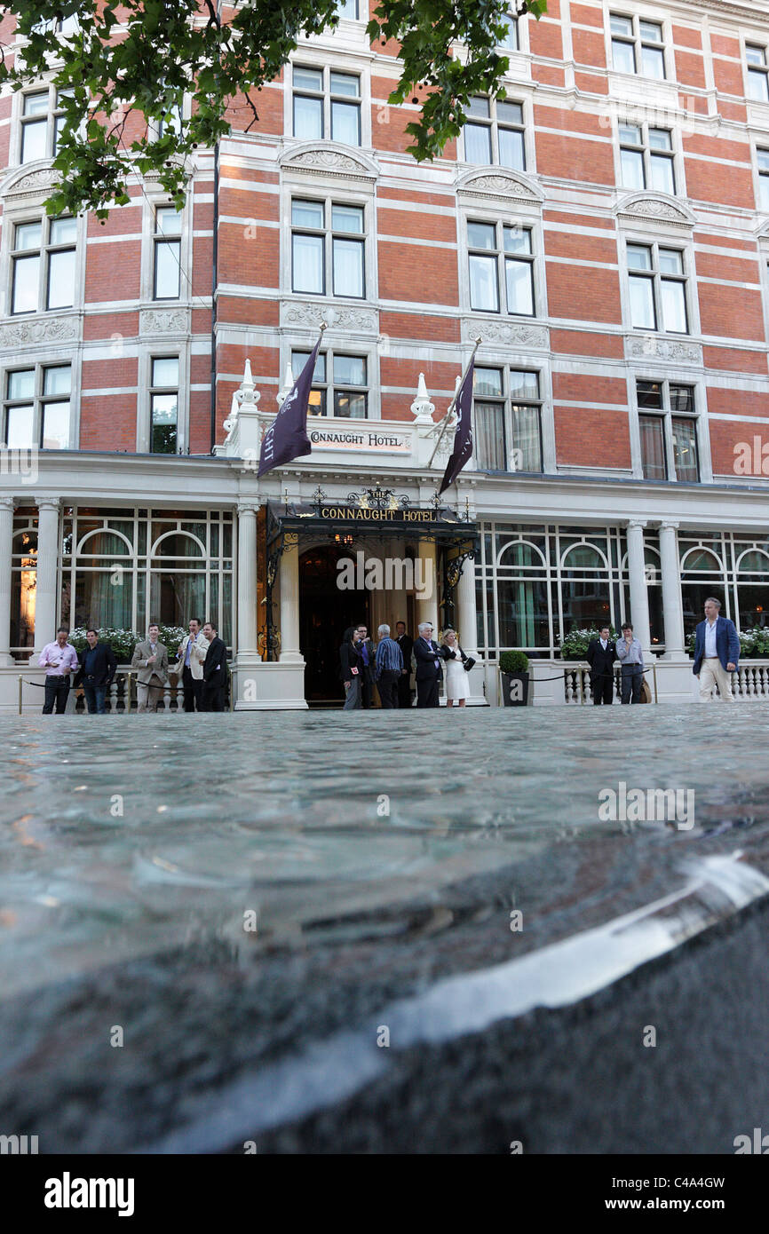 The connaught hotel london exterior hi-res stock photography and images ...