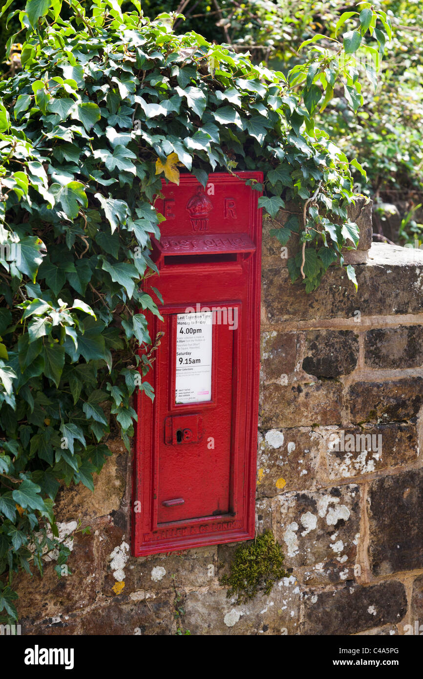 Royal mail lamp box hi-res stock photography and images - Alamy