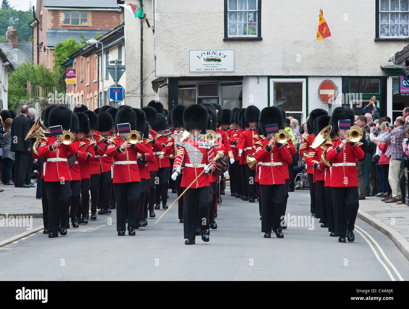 In uniform of the welsh guards hi-res stock photography and images - Alamy