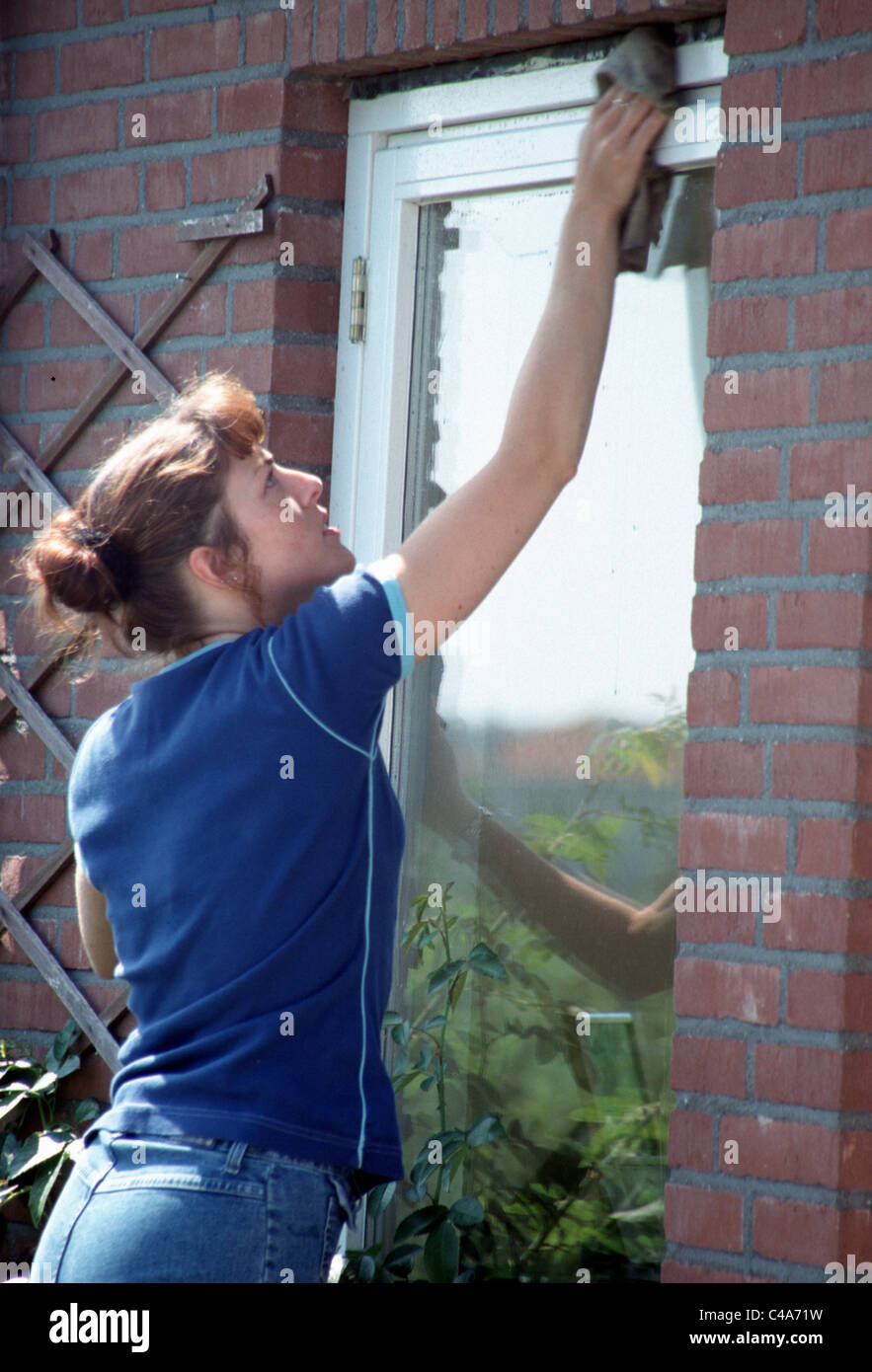 Unskilled labor hi-res stock photography and images - Alamy