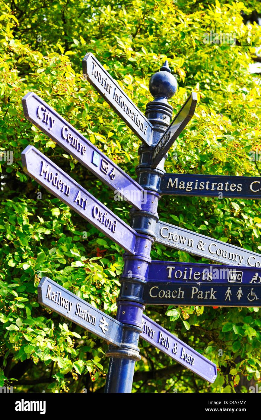 Tourist direction signs in Oxford Stock Photo - Alamy