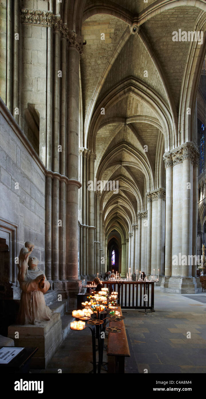 Reims cathedral interior hi-res stock photography and images - Alamy