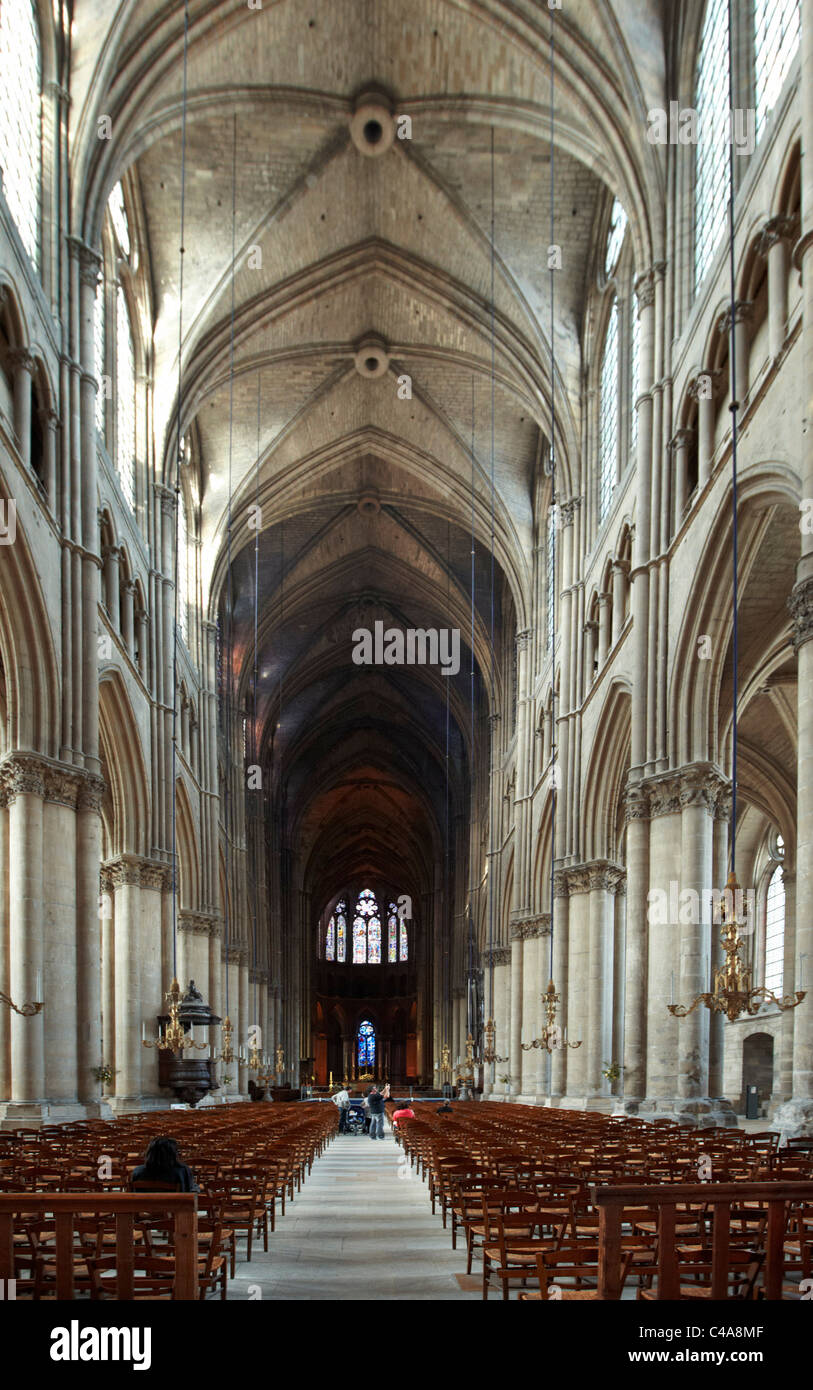 Reims cathedral interior hi-res stock photography and images - Alamy