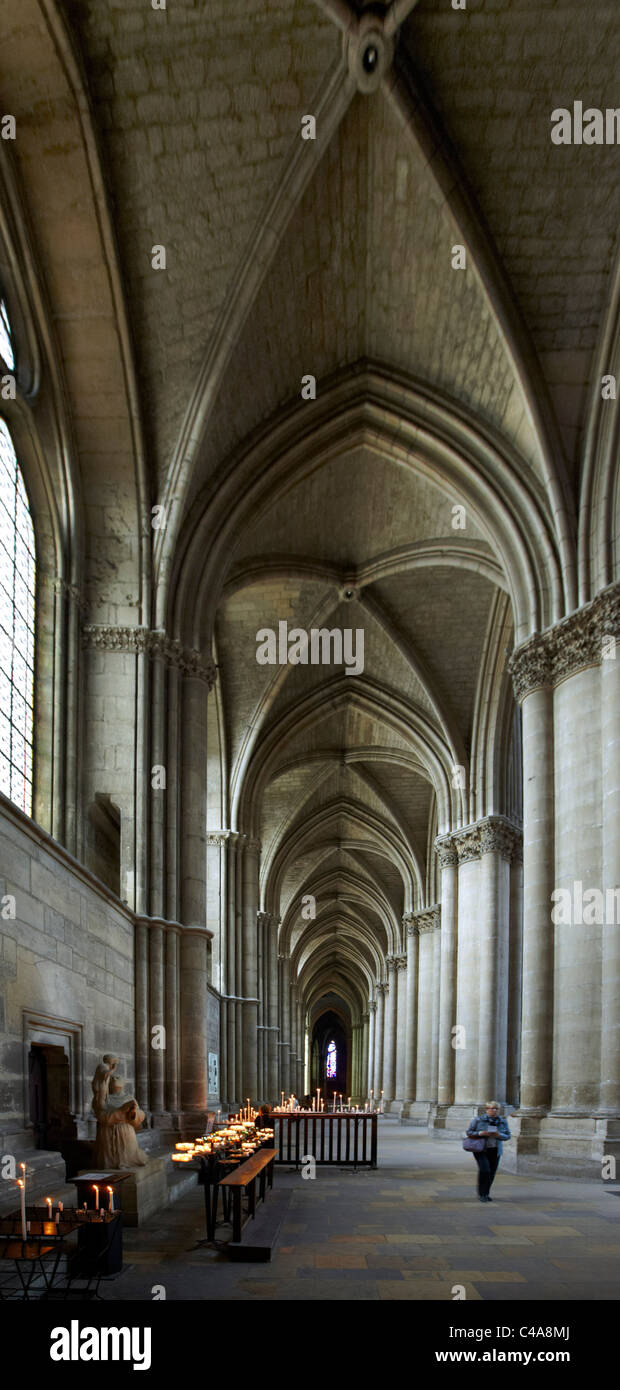 Reims cathedral interior hi-res stock photography and images - Alamy
