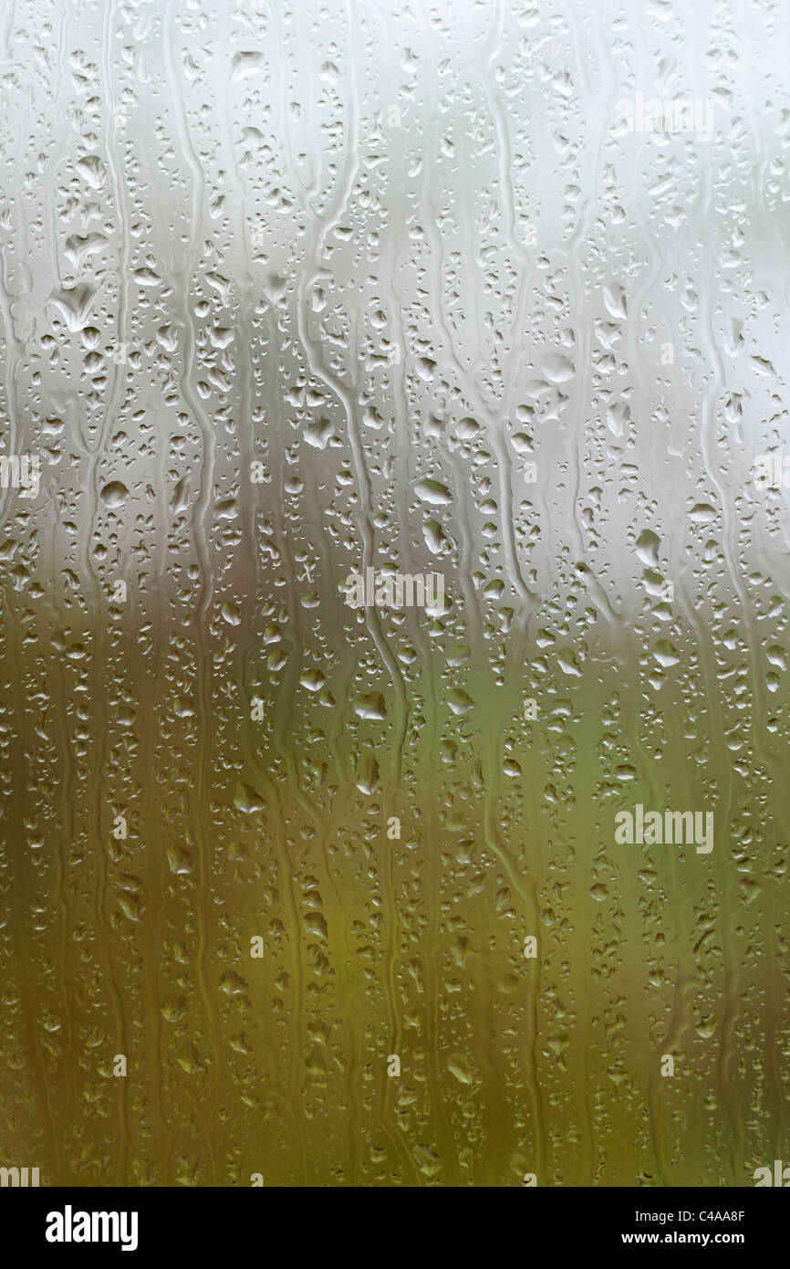 Rain on a window hi-res stock photography and images - Alamy