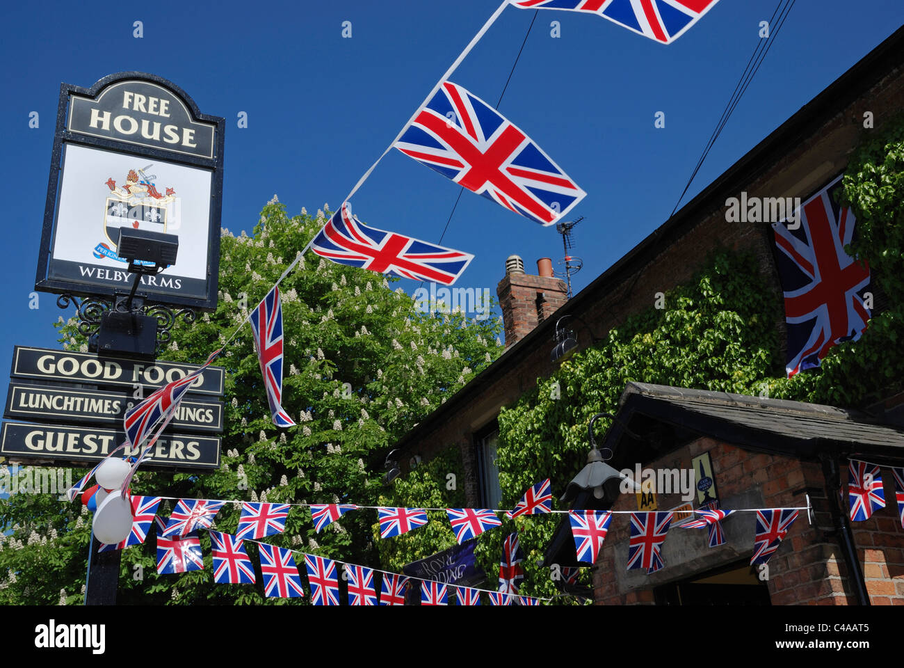 English pub with union jack flags hi-res stock photography and images ...