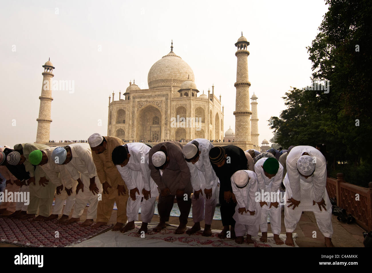 Muslim men praying by the Taj Mahal Stock Photo - Alamy