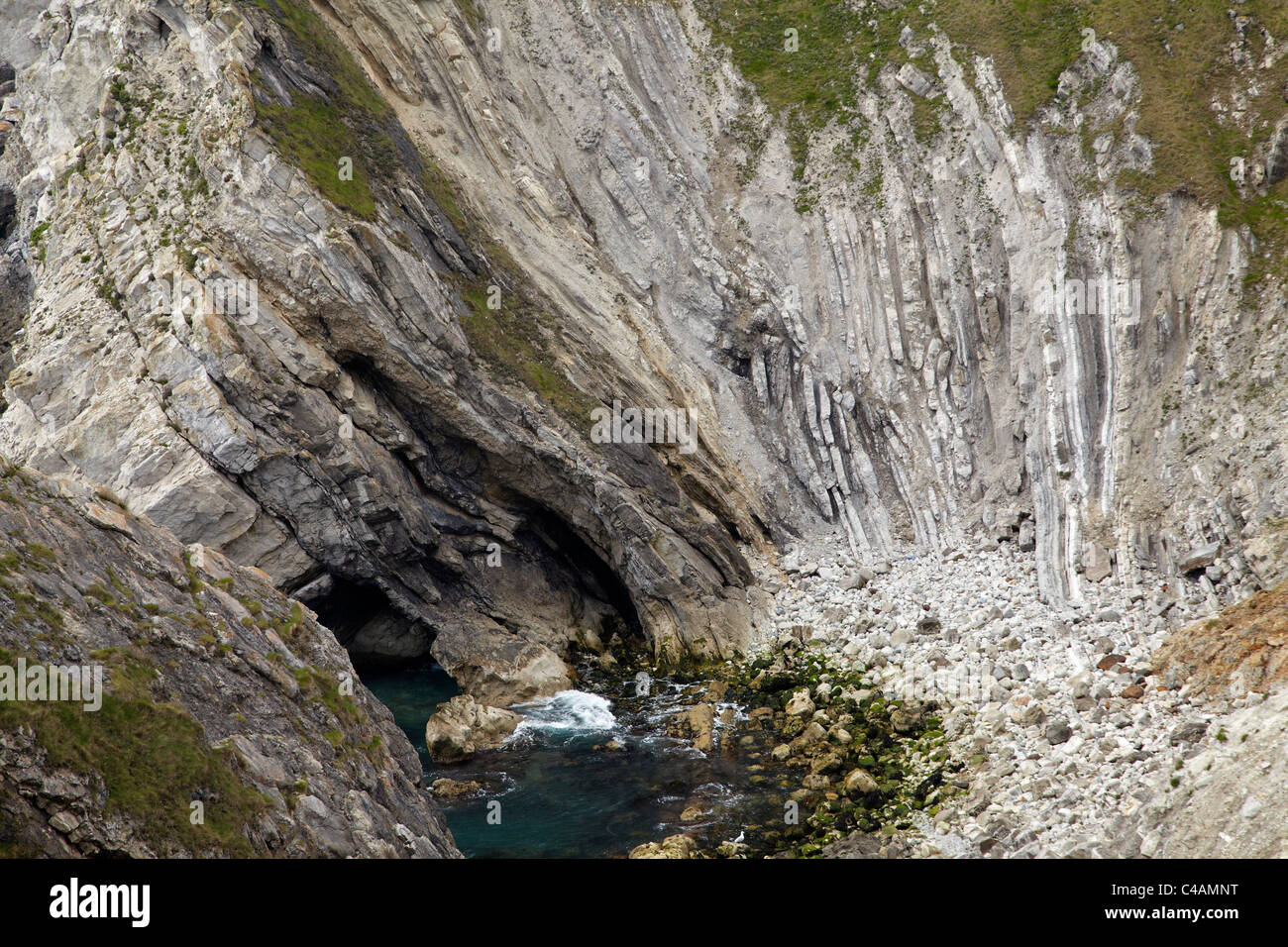 Stair Hole showing limestone folding (Lulworth crumple), Jurassic Coast ...