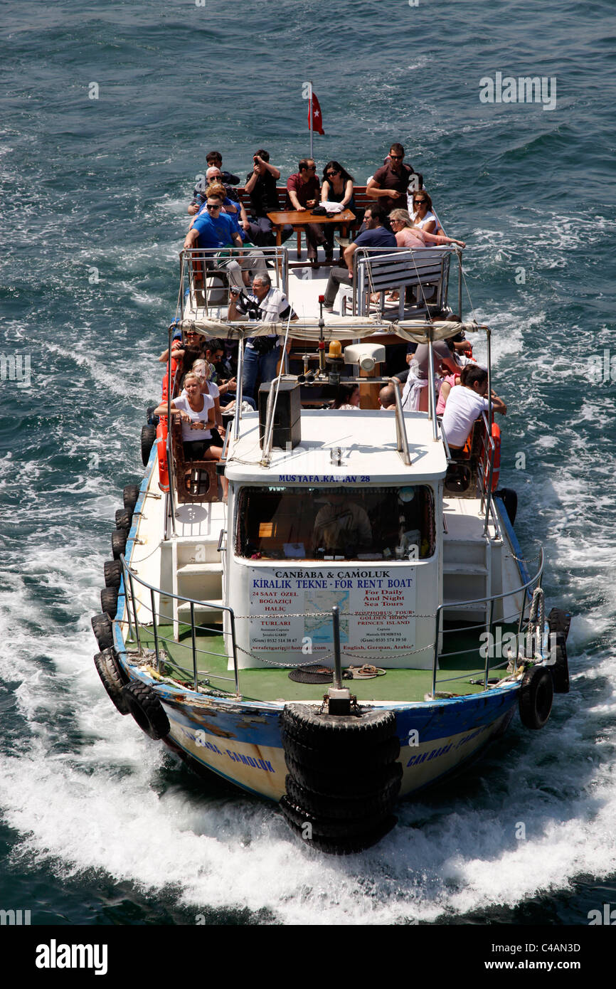 Tourist boats istanbul hi-res stock photography and images - Alamy