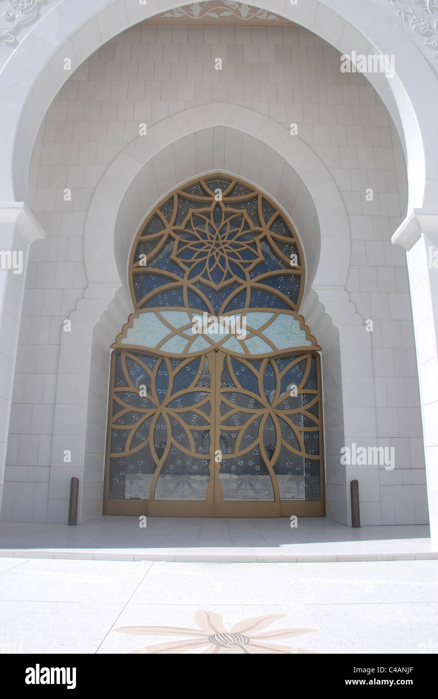 Sheikh Zayed Mosque main door Stock Photo - Alamy