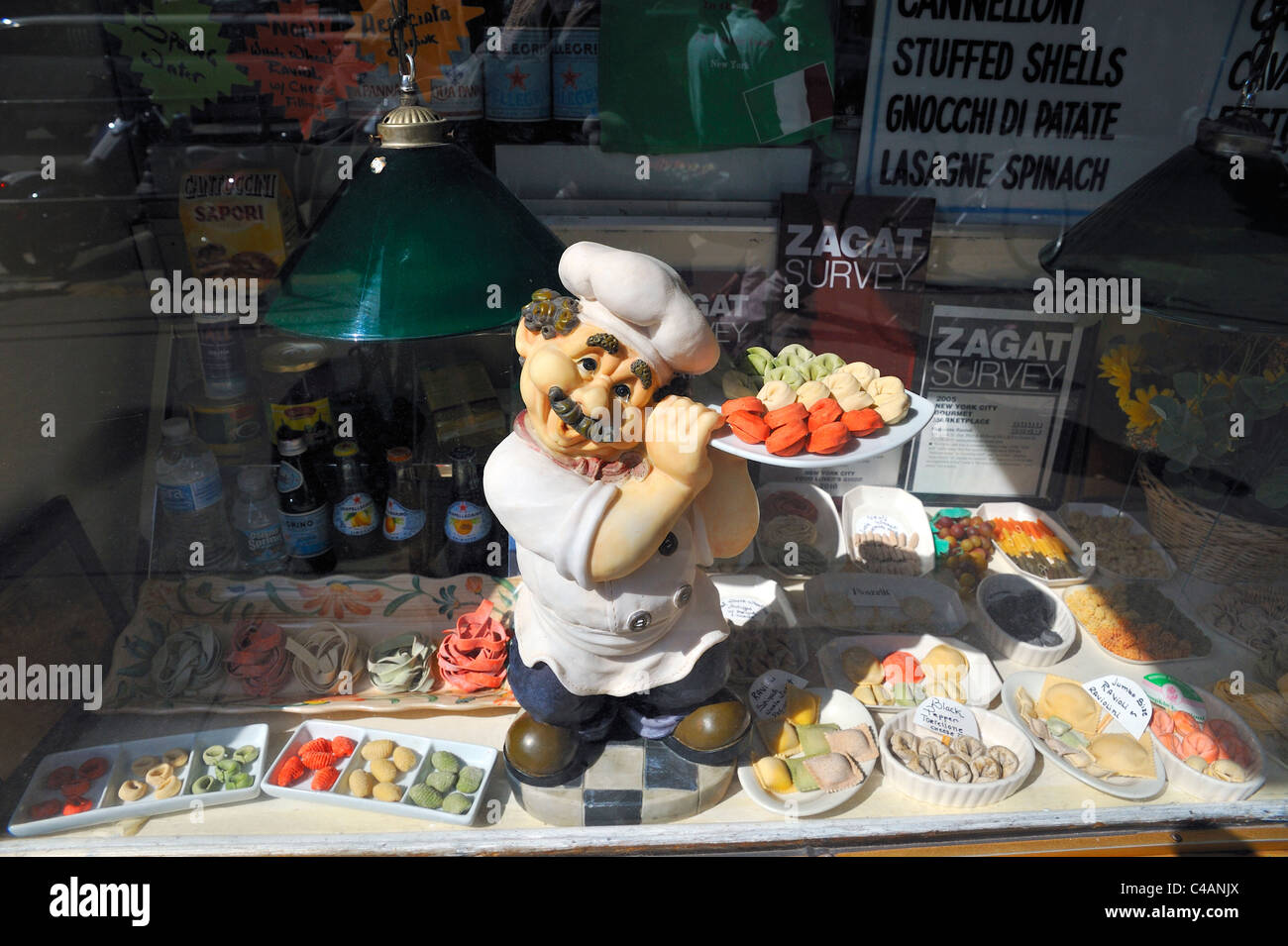 Pasta display hi-res stock photography and images - Alamy