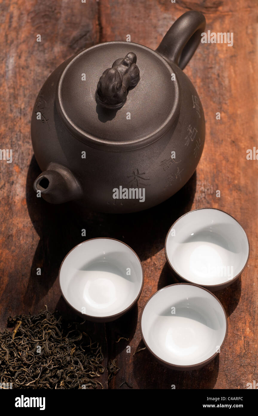 chinese green tea traditional pot and cups over old wood board Stock ...