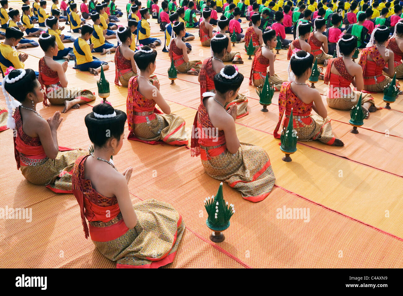 Isan dancers hi-res stock photography and images - Alamy