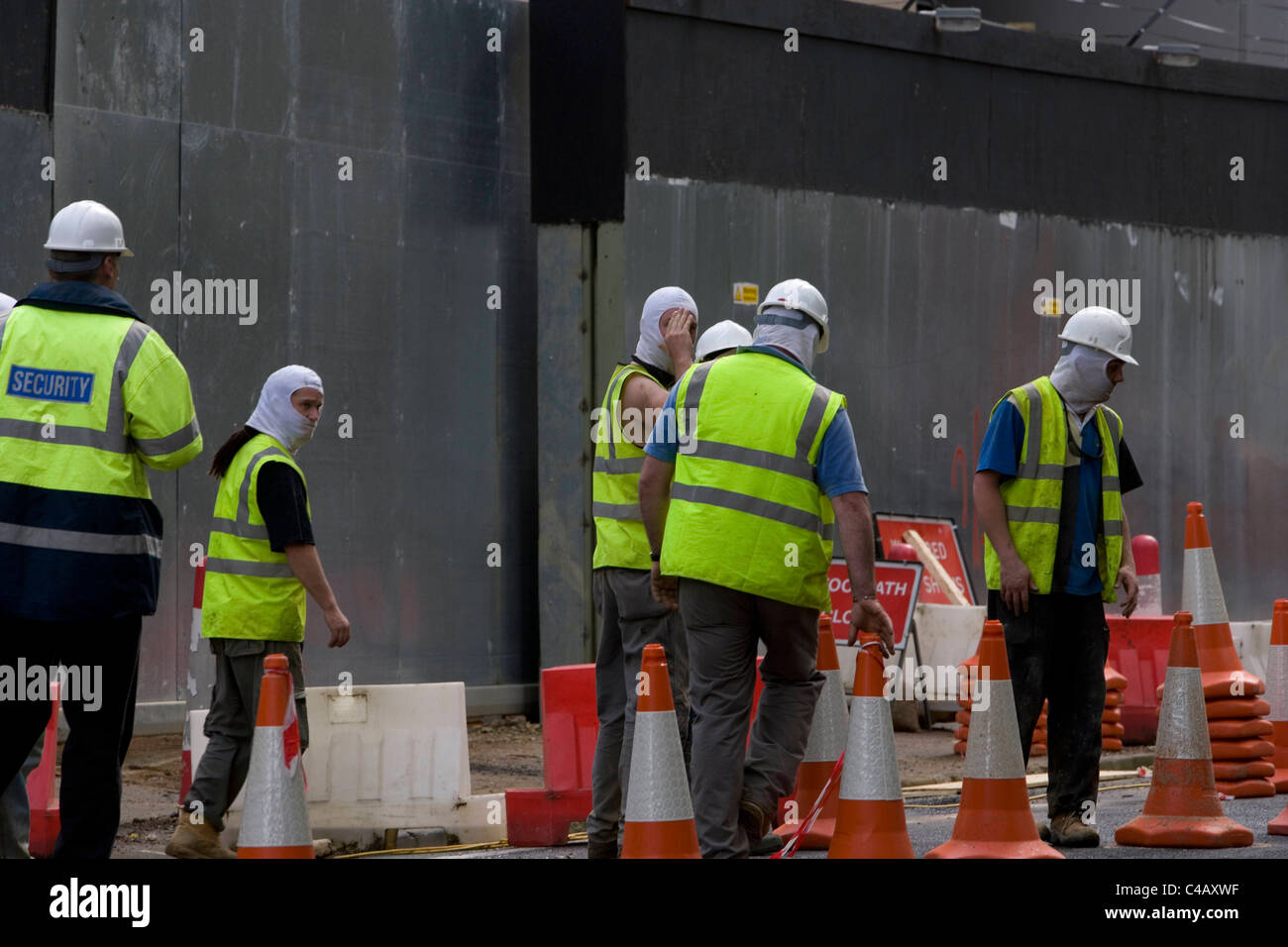 Masked workers hi-res stock photography and images - Alamy