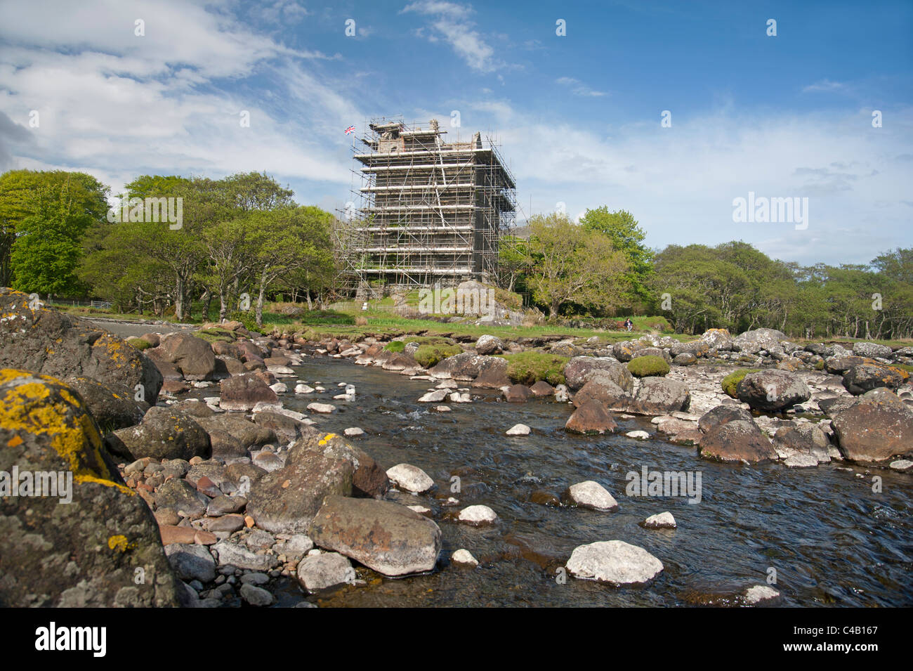 Moy Castle under restoration at Lochbuie, Isle of Mull. SCO 7145 Stock ...