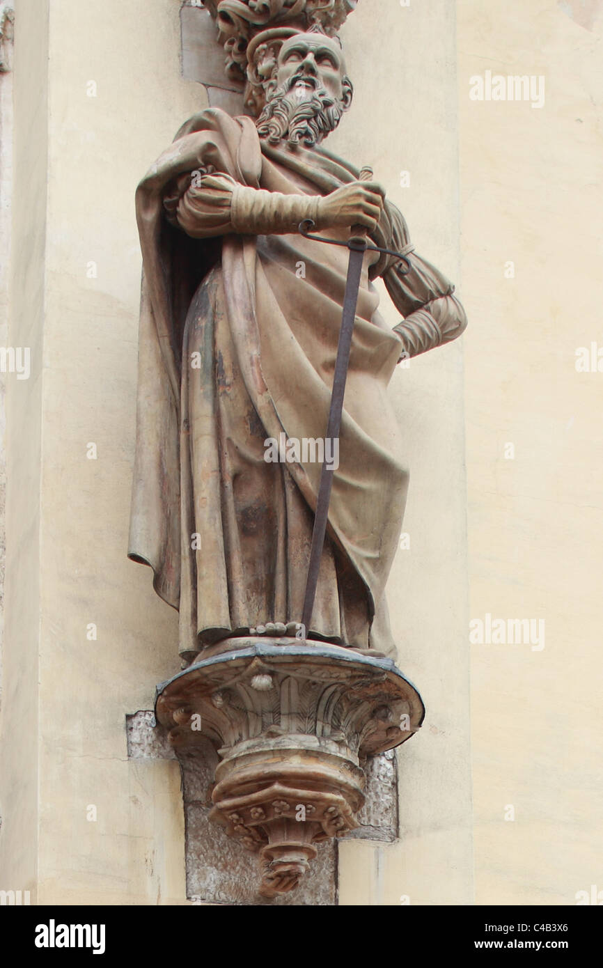 Gothic statues hi-res stock photography and images - Alamy