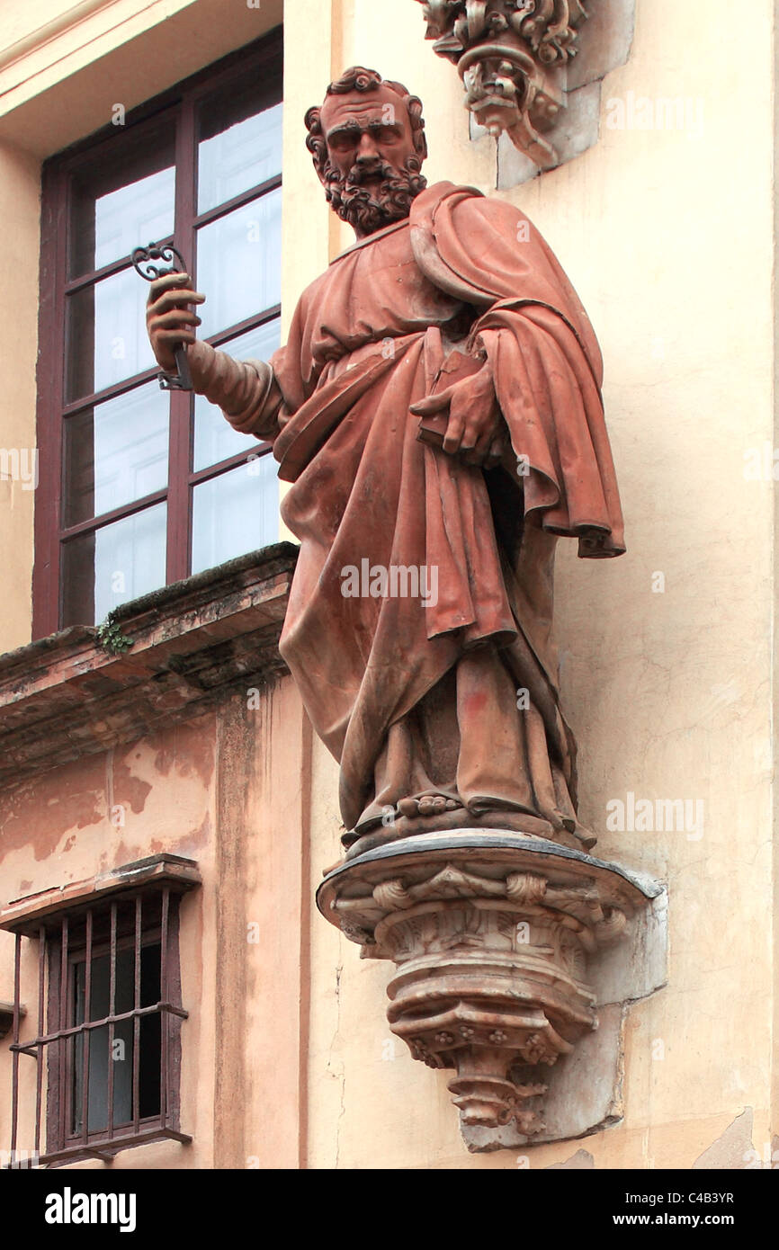 Gothic statues hi-res stock photography and images - Alamy