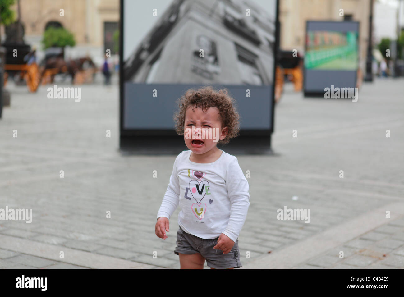 Child lost crying hi-res stock photography and images - Alamy