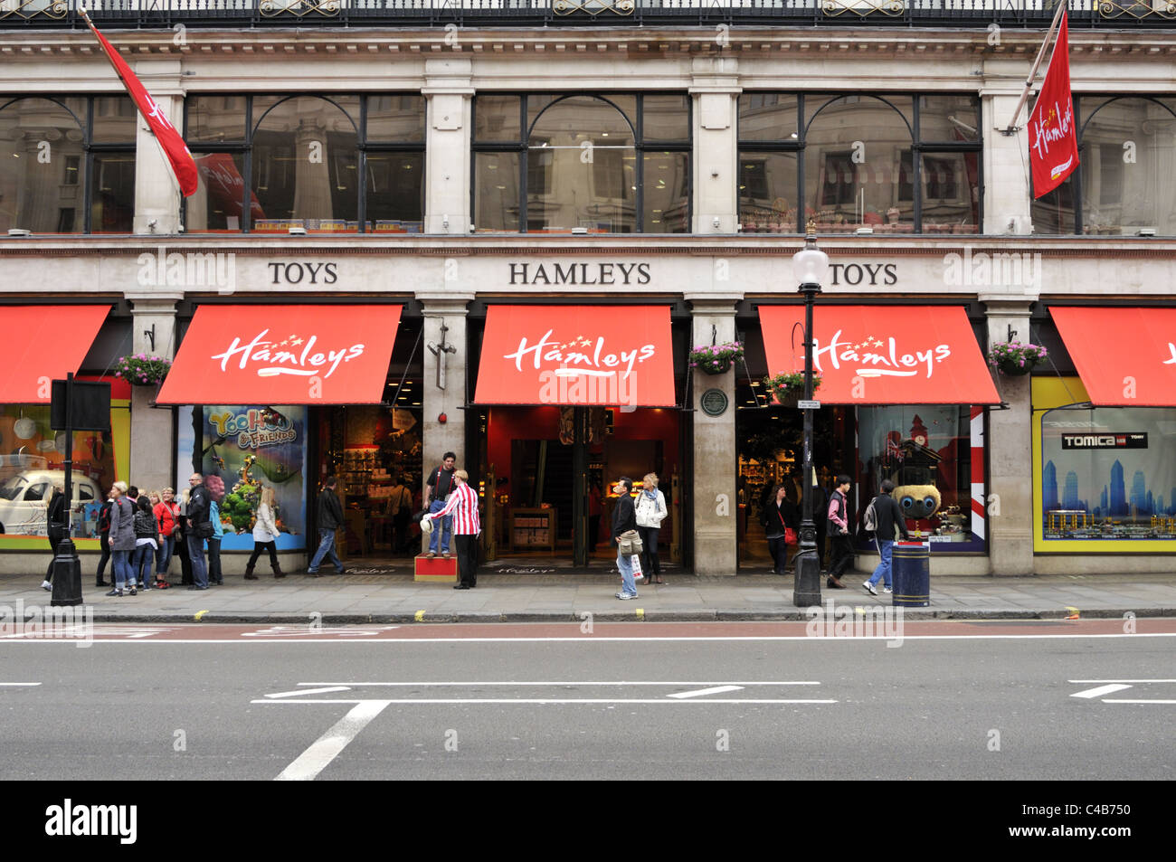 Hamleys london hi-res stock photography and images - Alamy