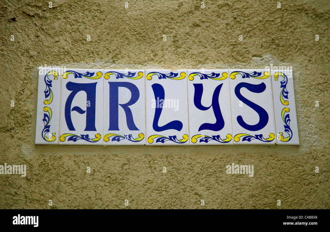 Painted with bright colours hi-res stock photography and images - Alamy