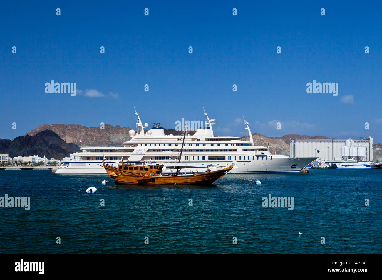 Oman muscat sultan qaboos yacht hi-res stock photography and images - Alamy