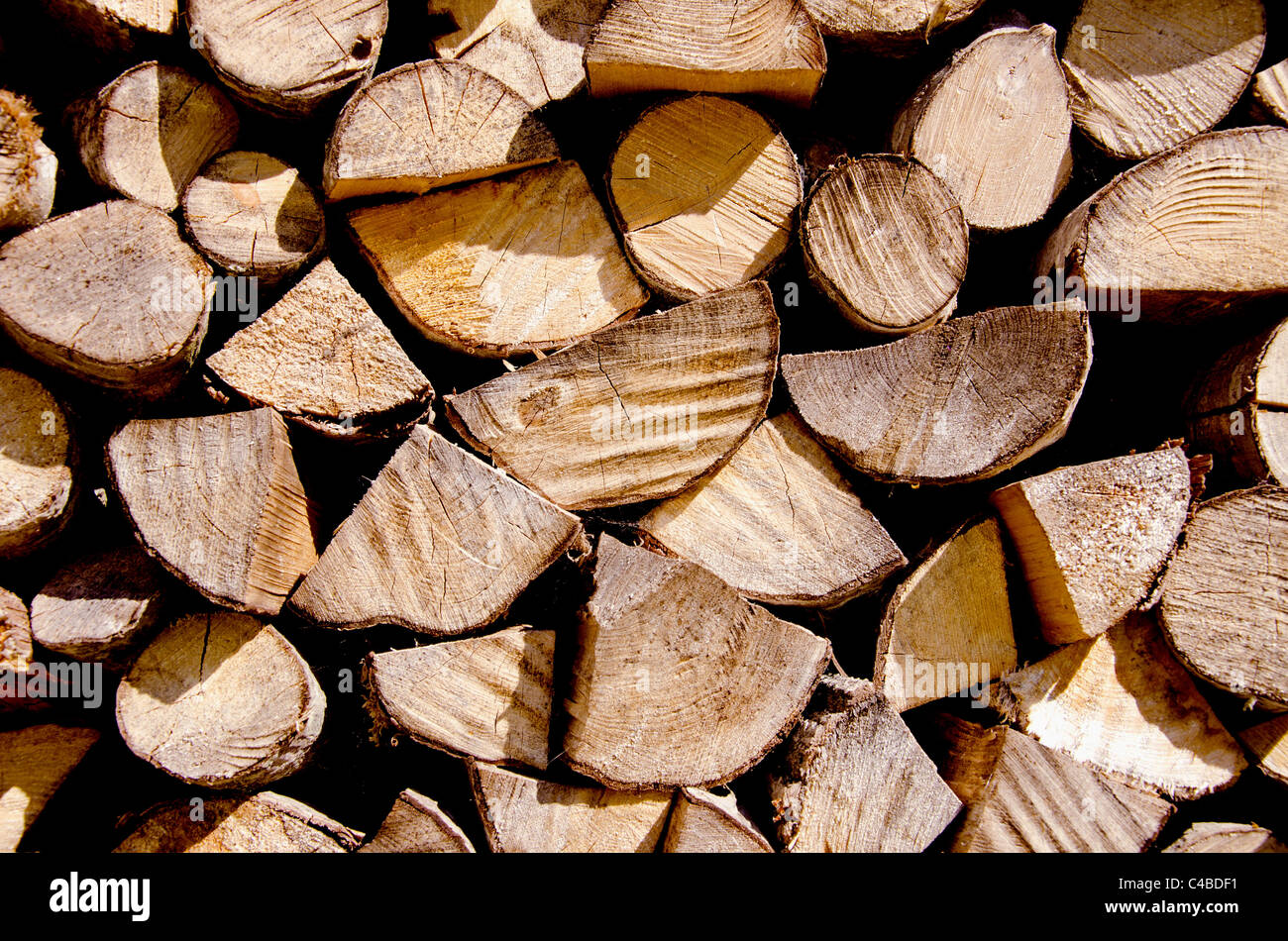 Fragment of choppen firewood. Wooden texture background Stock Photo - Alamy