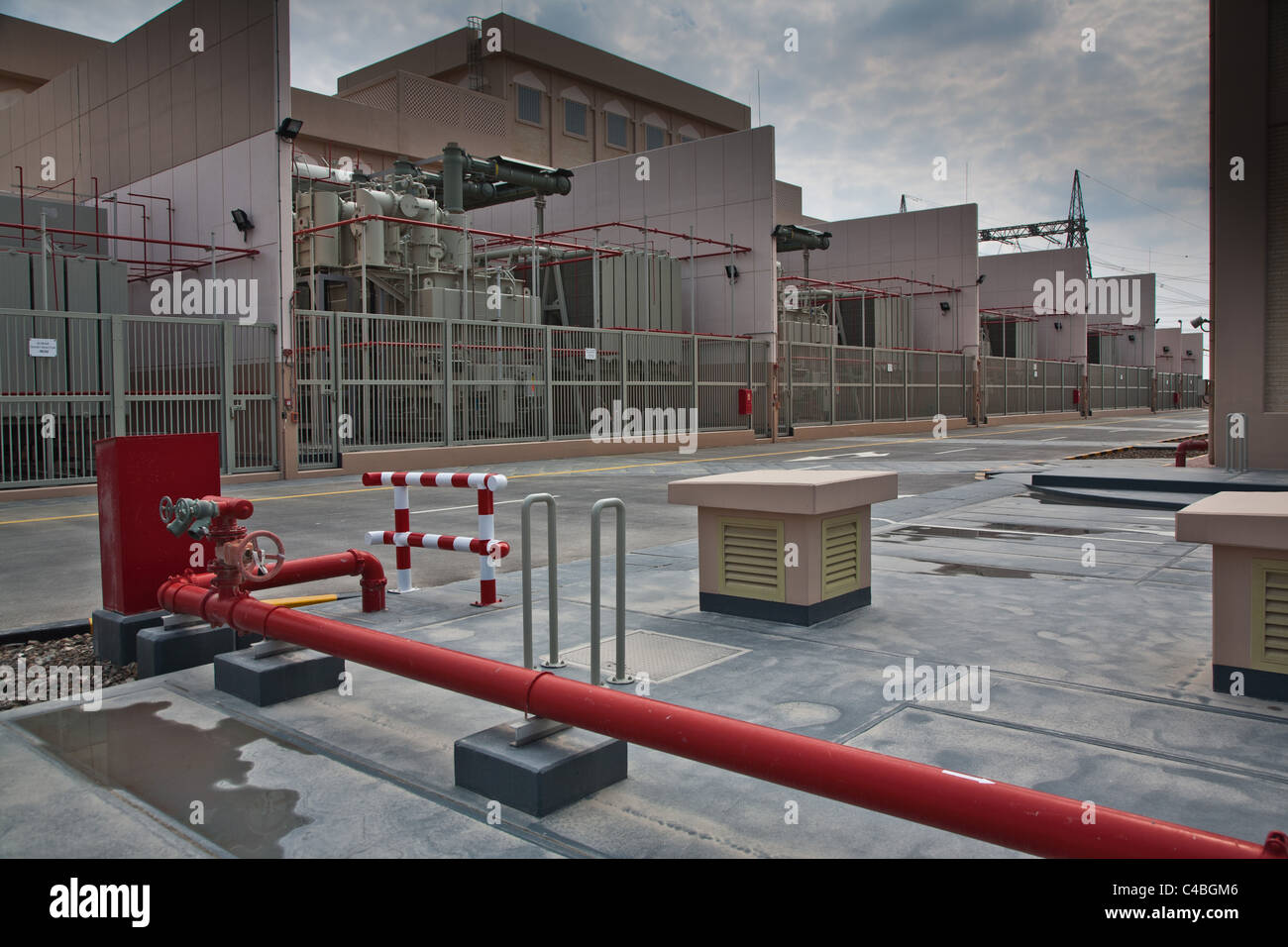 Electricity transmission sub stations hi-res stock photography and ...