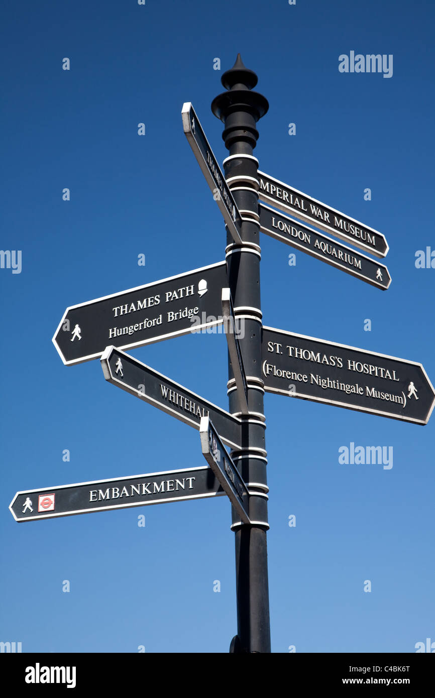 Sign post to london hi-res stock photography and images - Alamy