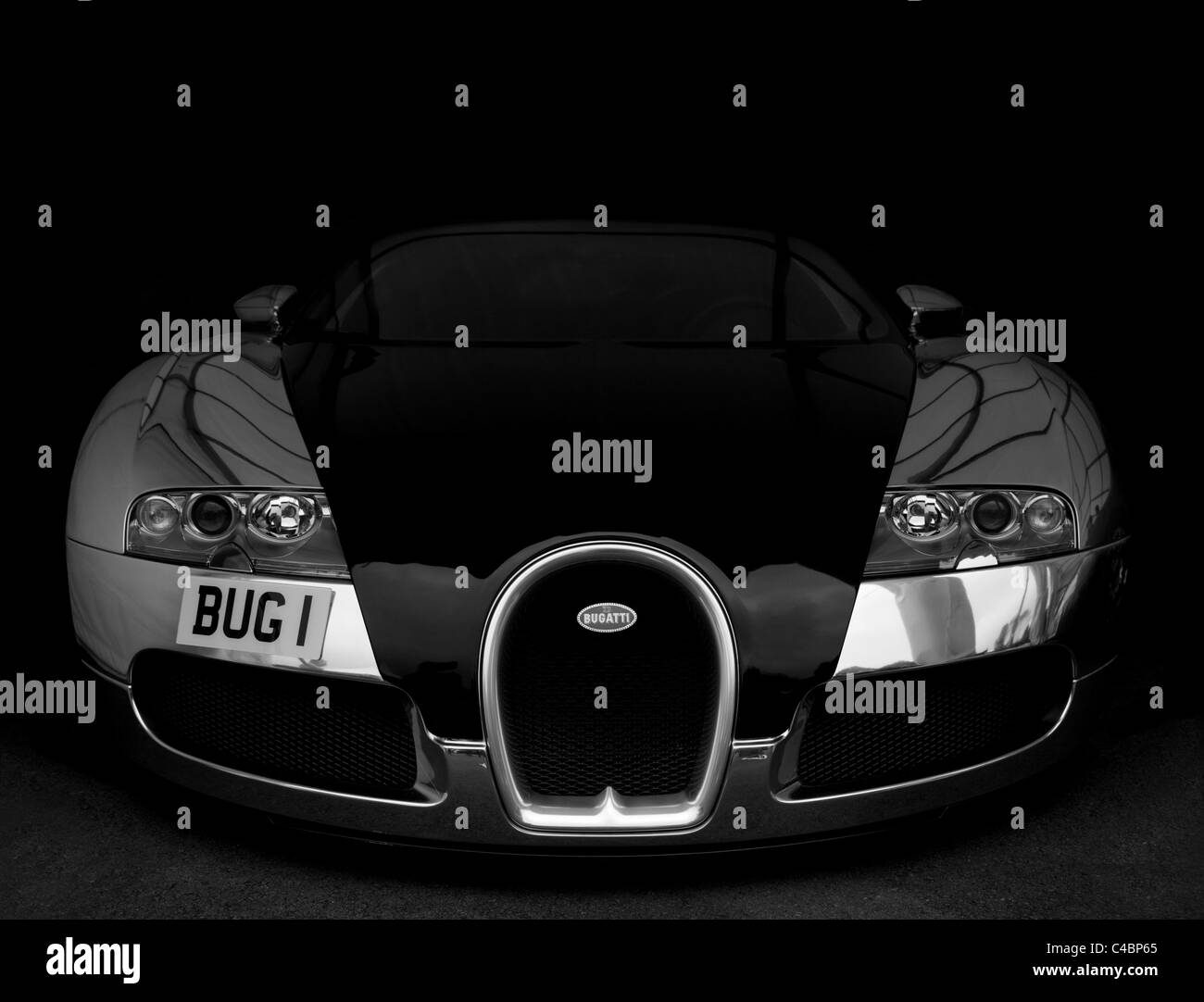 A front view of a Bugatti Veyron Stock Photo - Alamy