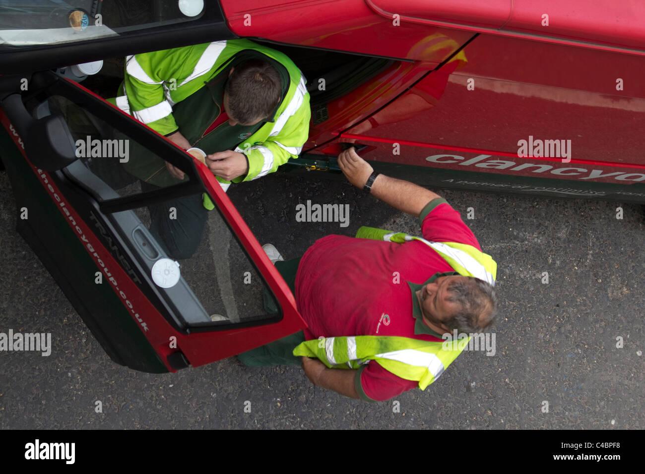 Workmen hi-res stock photography and images - Alamy