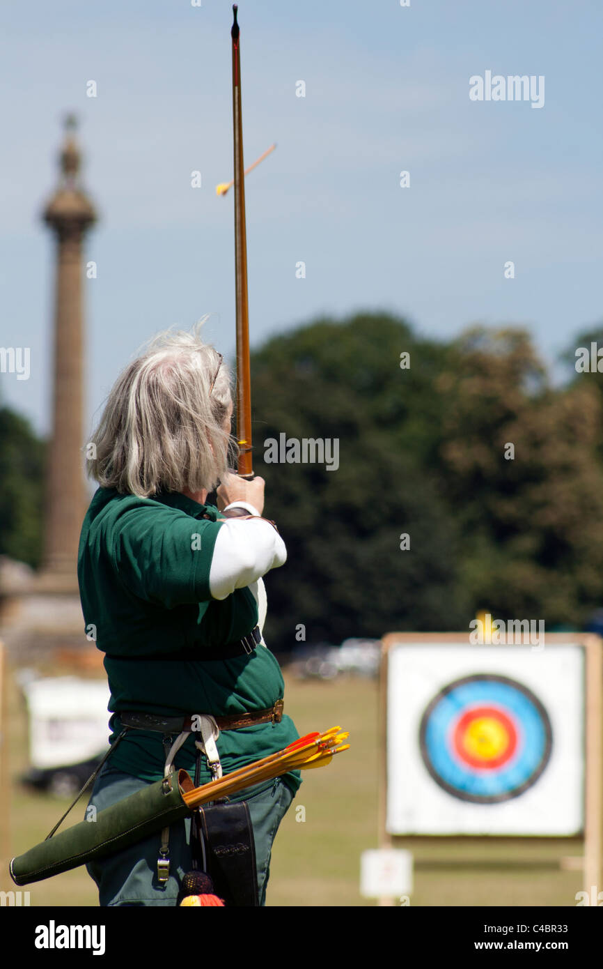 Longbow archer hi-res stock photography and images - Alamy
