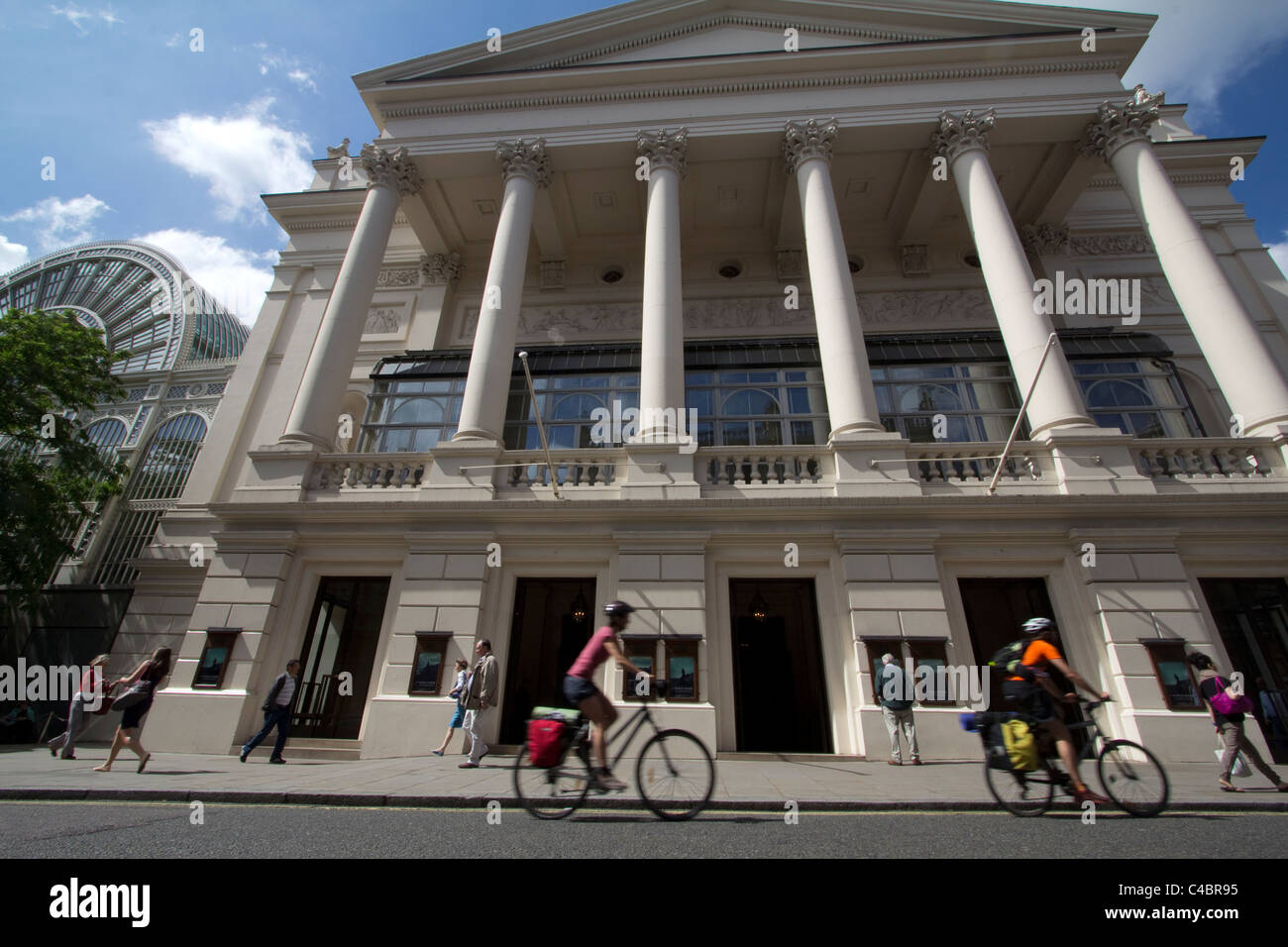 Royal opera house london hi-res stock photography and images - Alamy
