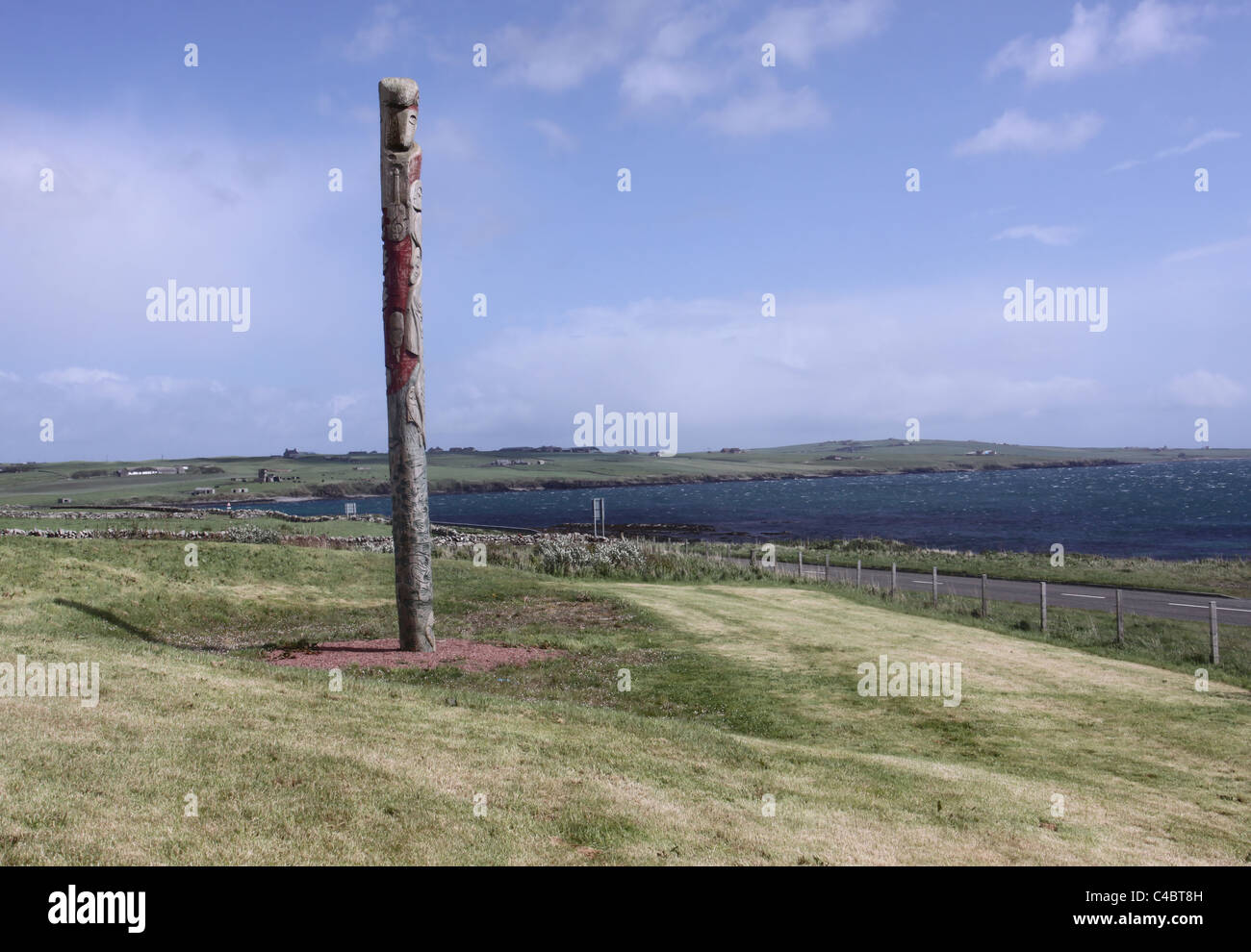 Carved wooden totem pole hi-res stock photography and images - Alamy