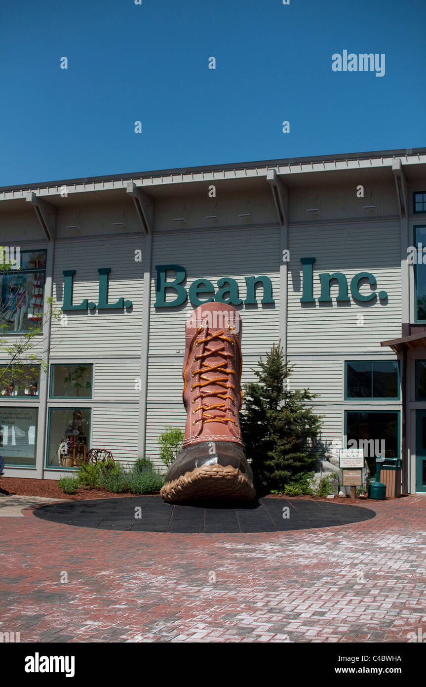 A giant sculpture of the Bean hunting boot greets shoppers at the ...